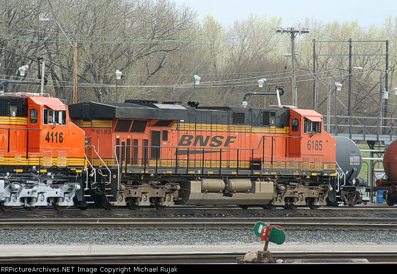 BNSF 6185
